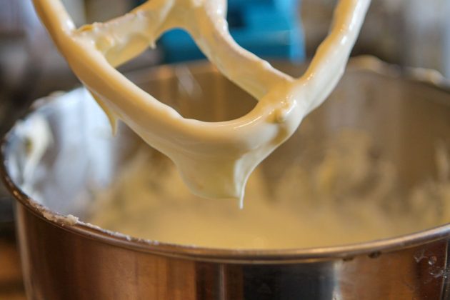 Limoncello Cheesecake (with a tart lemon glaze) | Hilda's Kitchen Blog