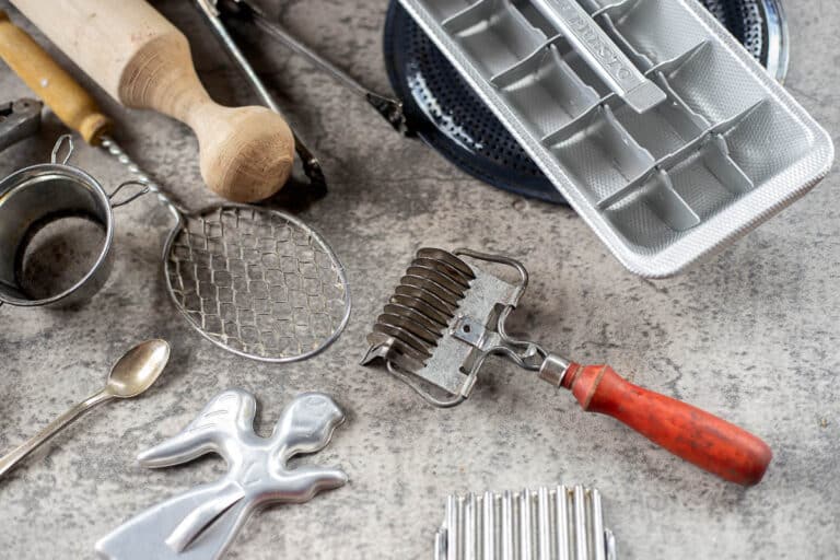 15 Retro Kitchen Accessories Every Boomer Remembers | Hilda's Kitchen Blog
